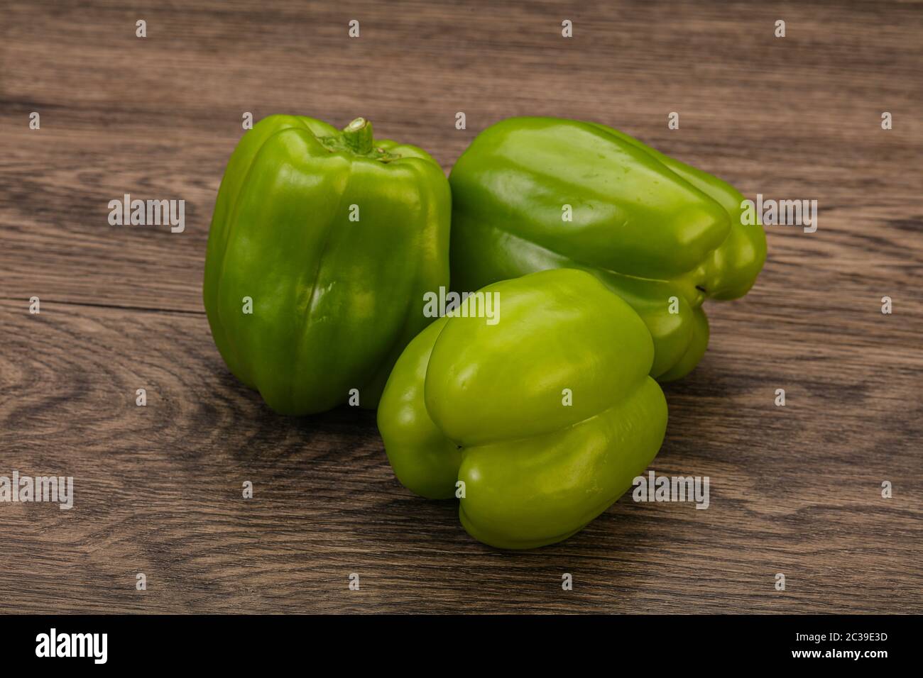 Green sweet bell pepper vegetables heap Stock Photo - Alamy
