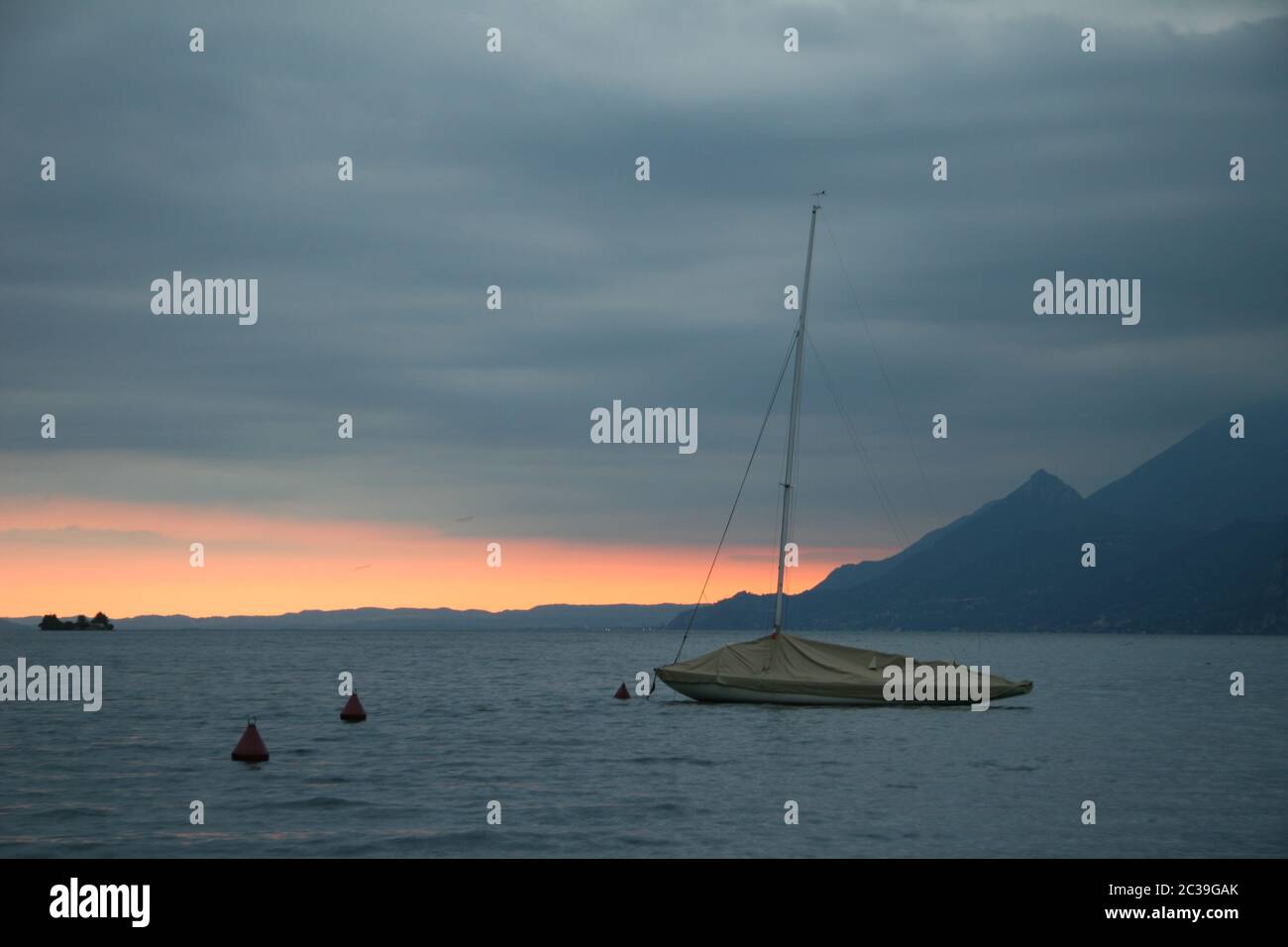 Saiing ship hi-res stock photography and images - Alamy