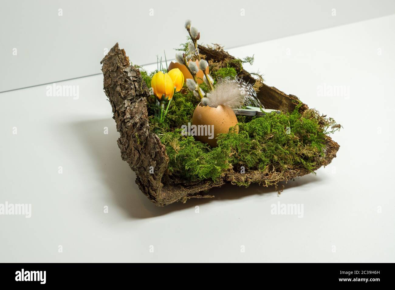 Easter Decoration with Egg shell Stock Photo - Alamy