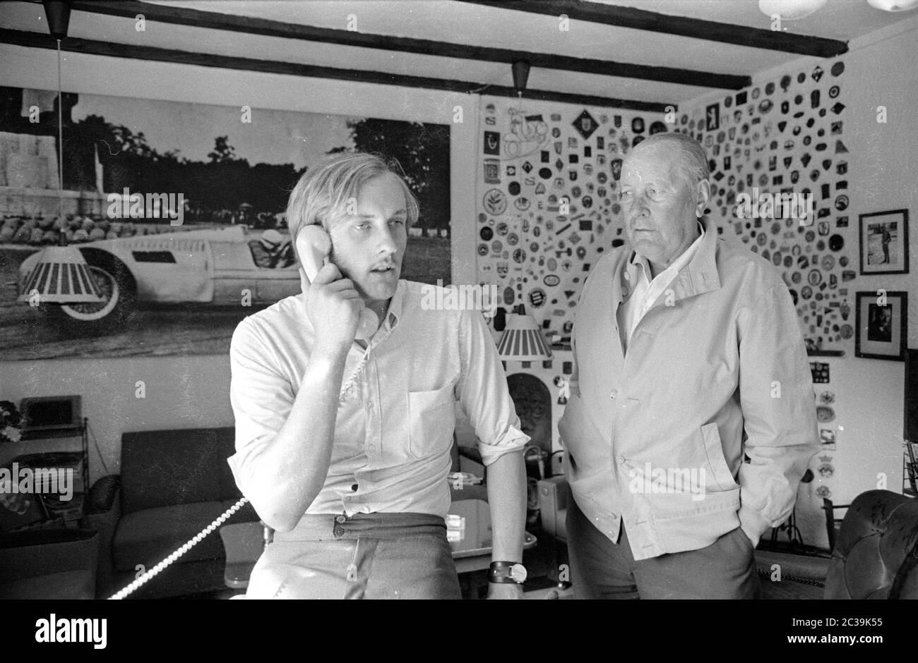 Racing driver Hans Stuck (r.) and his son, the racer Hans-Joachim Stuck ...