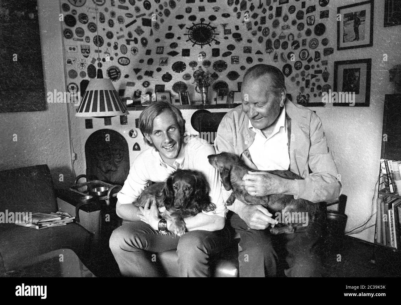 Racing driver Hans Stuck (r.) and his son, the racer Hans-Joachim Stuck ...