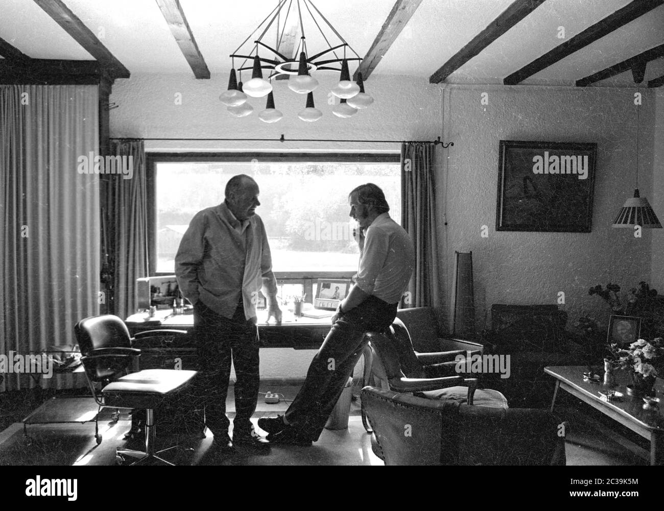 Racing driver Hans Stuck (l.) and his son, the racer Hans-Joachim Stuck ...