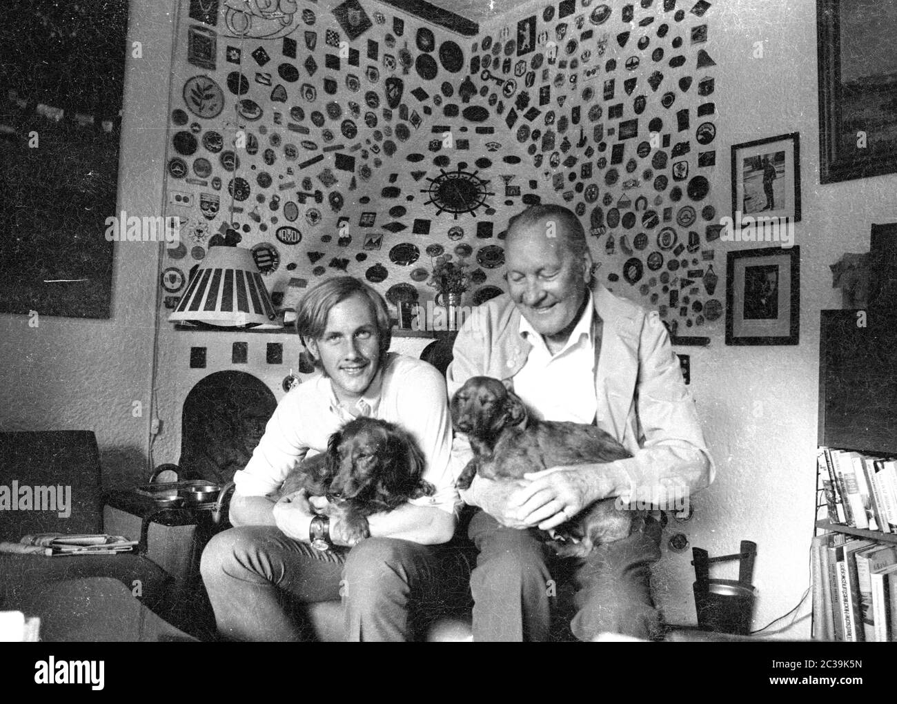 Racing driver Hans Stuck (r.) and his son, the racer Hans-Joachim Stuck ...
