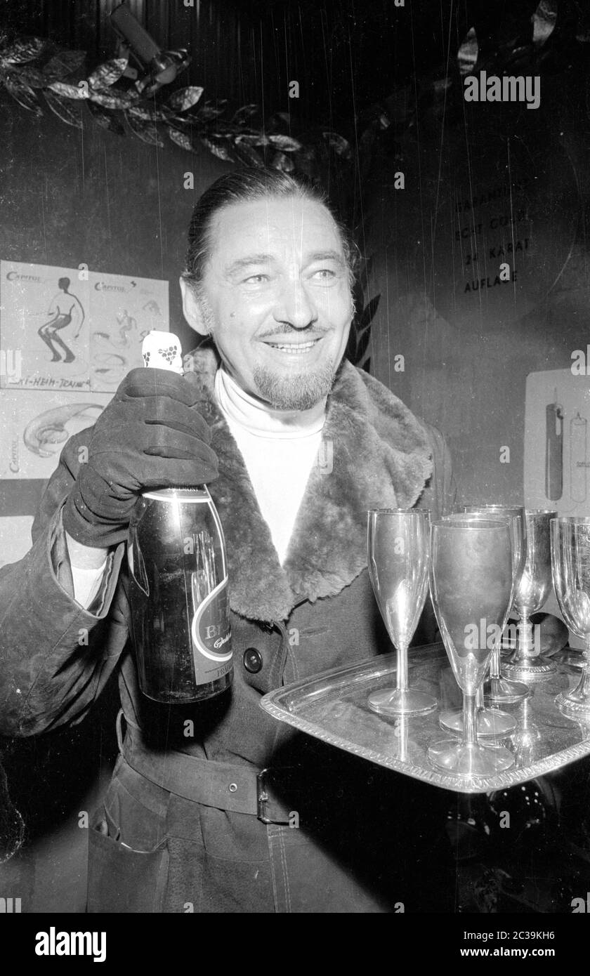 The famous inventor Walter Thiele at the " Inventor and Novelty ...