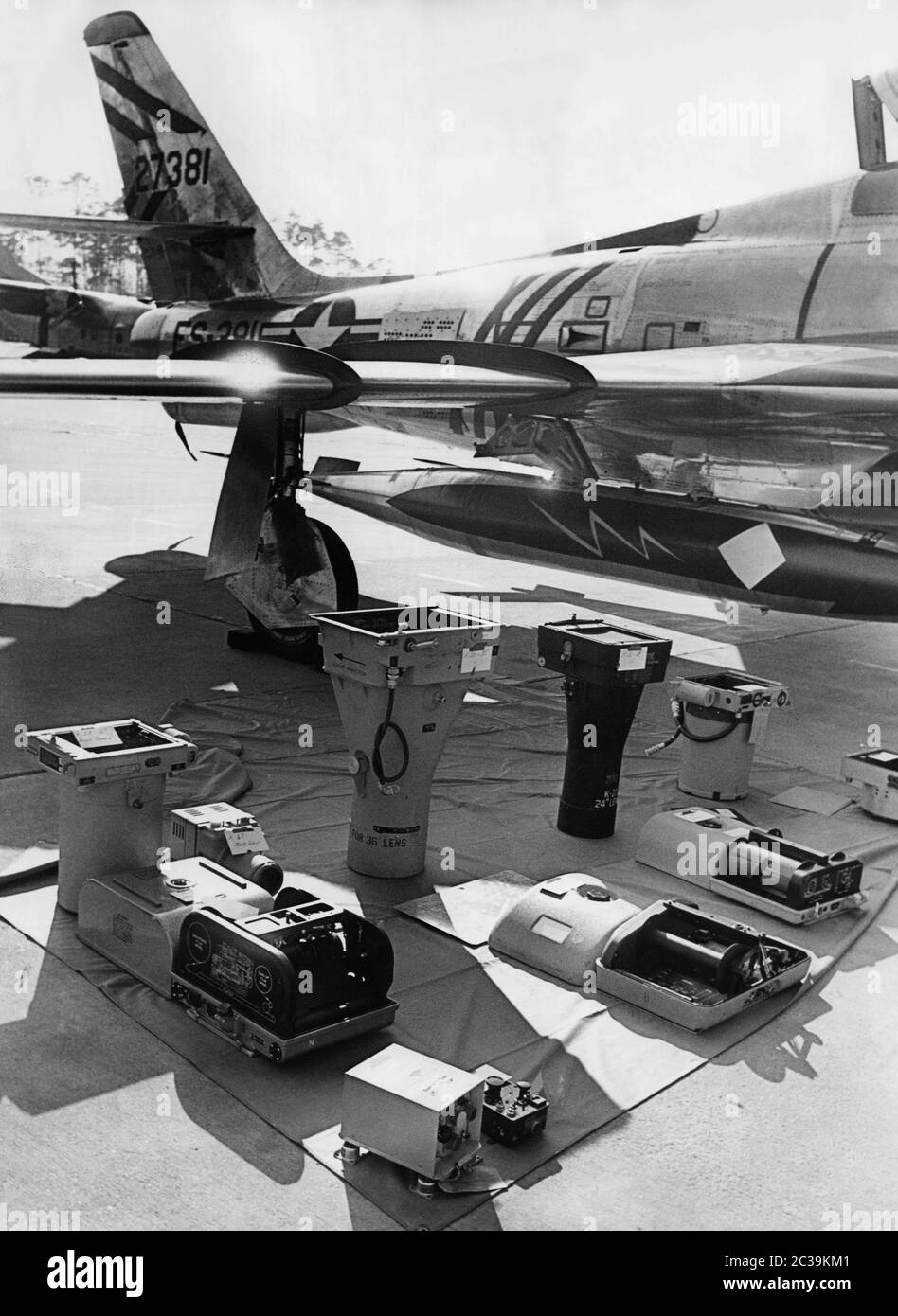 1950s american jet fighter plane hi-res stock photography and images ...