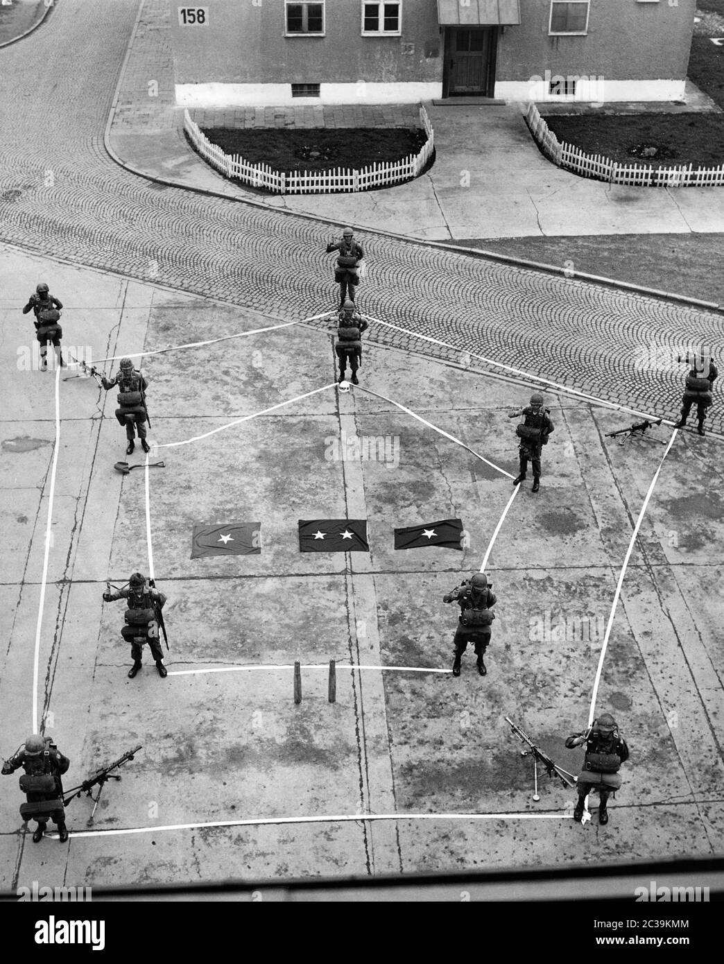 Exercise machine 1950s hi-res stock photography and images - Alamy