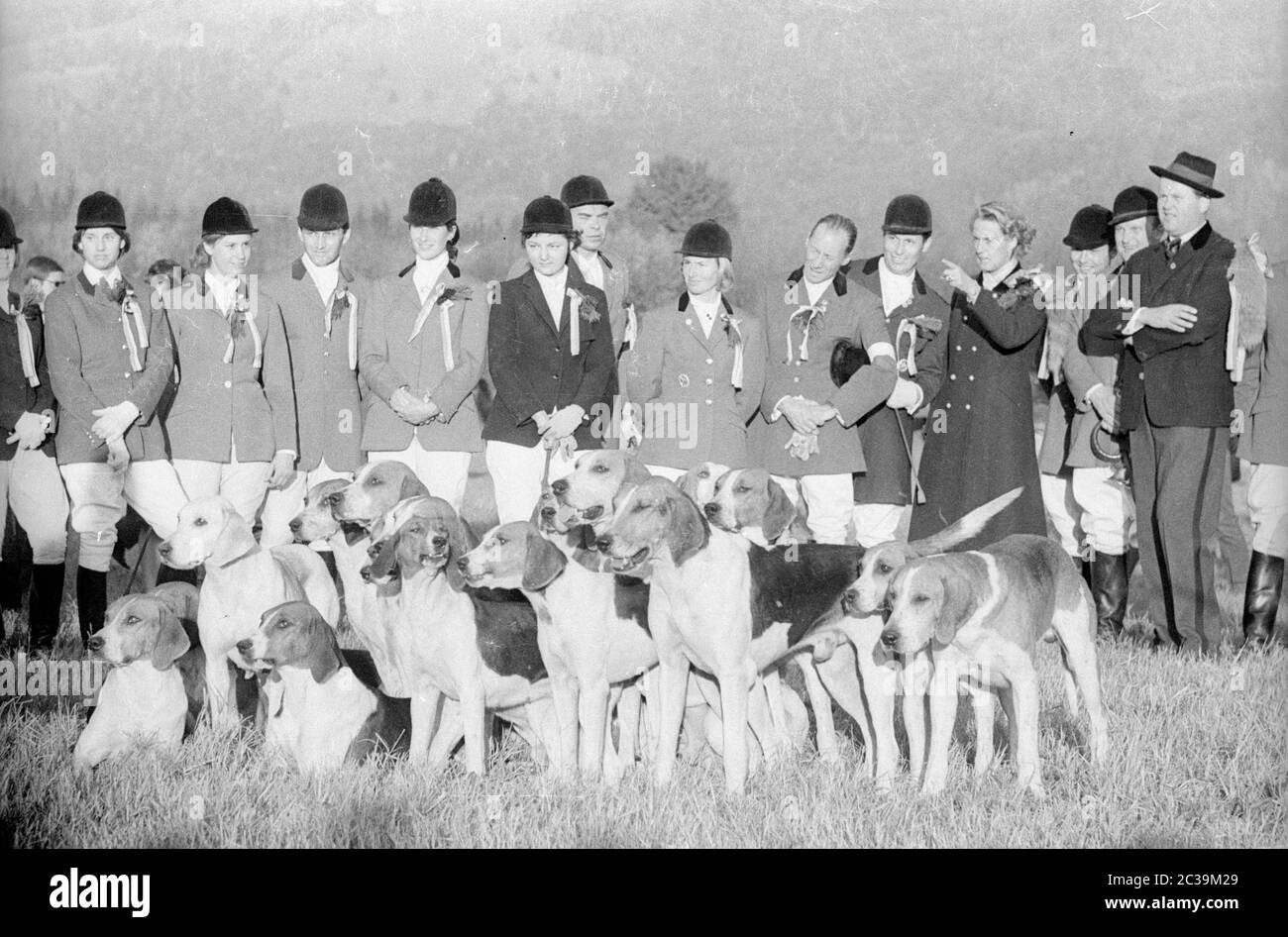 1960s hunting group hi-res stock photography and images - Alamy
