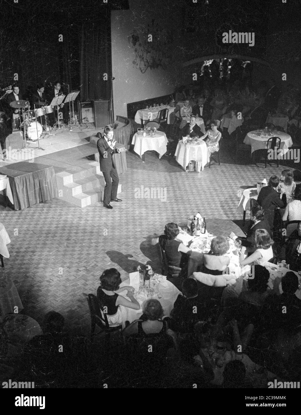 New Year's Eve party at the Palace Hotel St. Moritz in 1965/1966. Udo ...