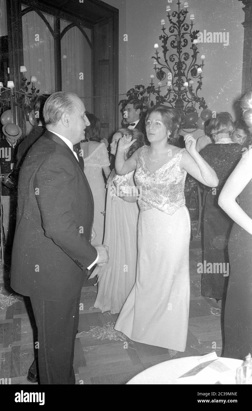 New Year's Eve party at the Palace Hotel in St. Moritz in 1965/1966 ...