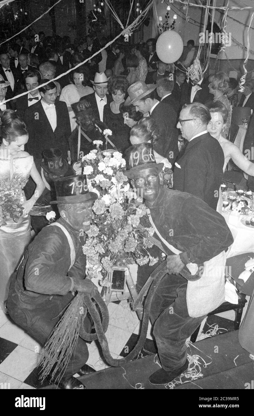 New Year's Eve party at the Palace Hotel in St. Moritz in 1965/1966 ...