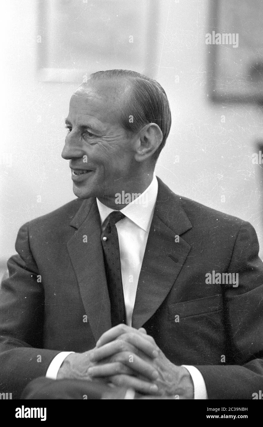 Josef Carl Peter Neckermann at the company headquarters in Frankfurt ...