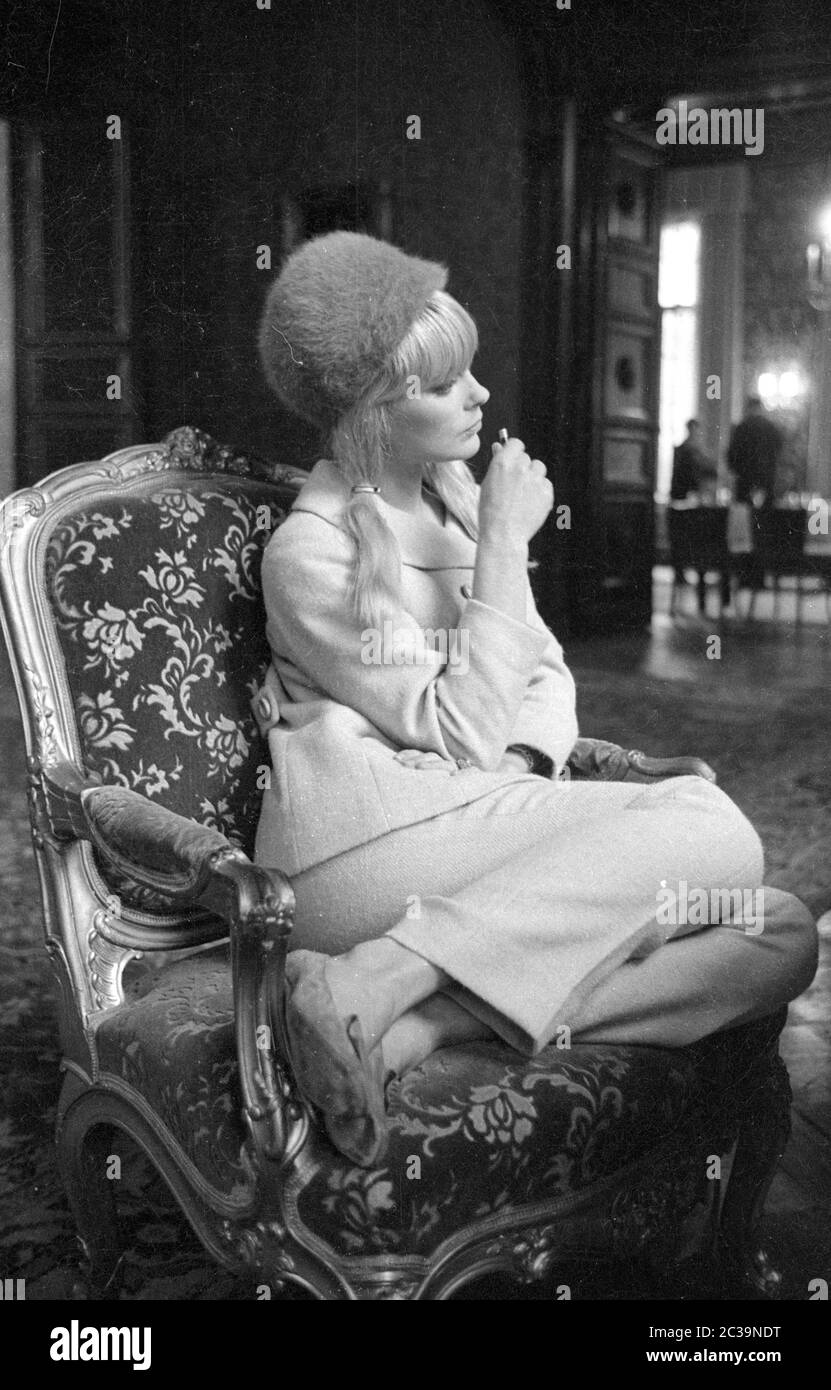 Elke Sommer with John Hyams in Berlin in 1966 Stock Photo - Alamy