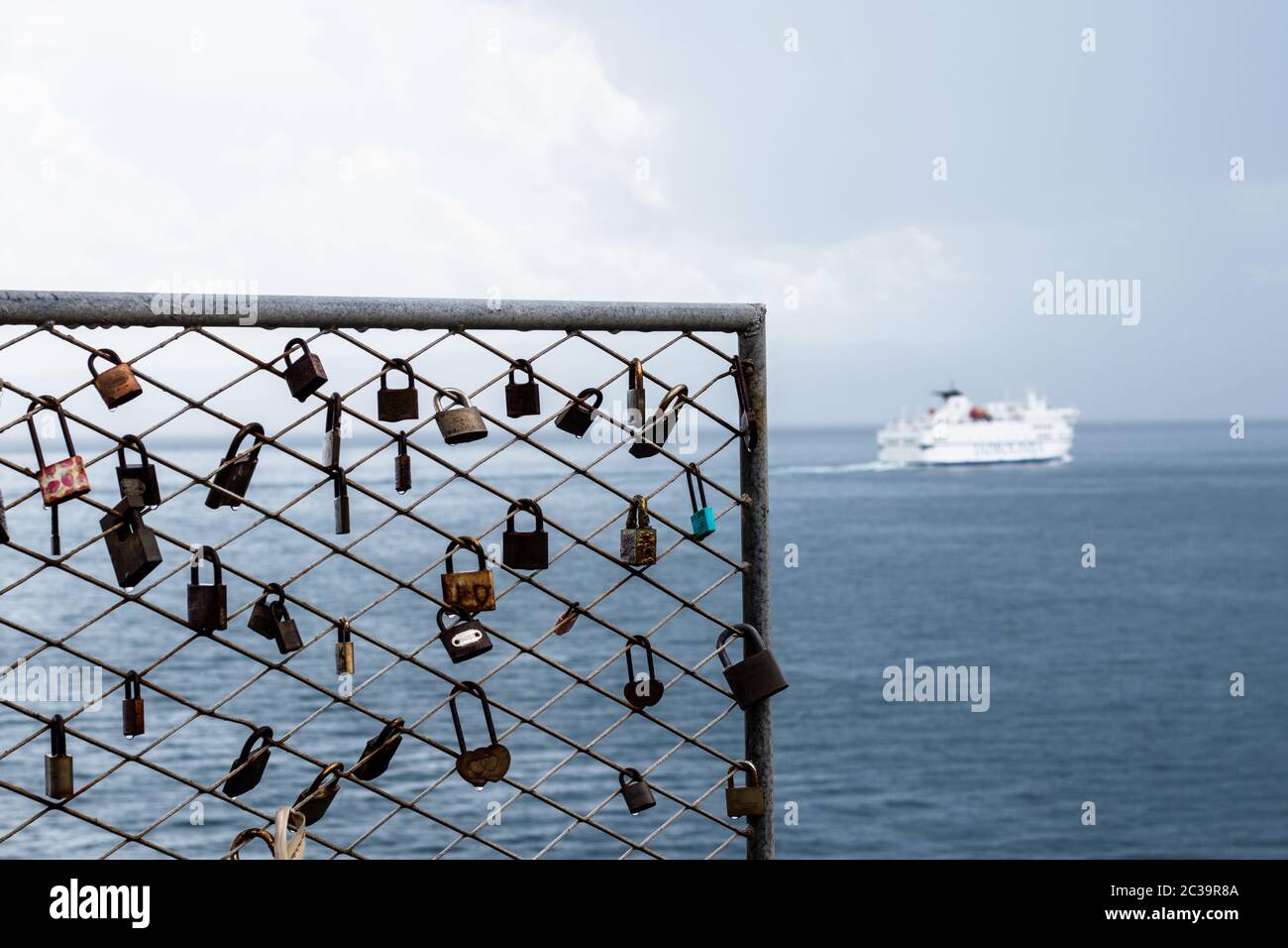Rainy day on the locks hi-res stock photography and images - Alamy