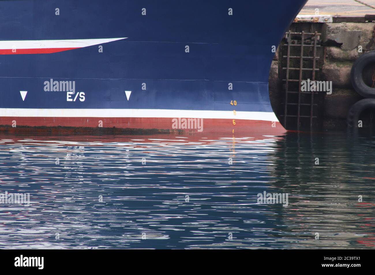 Water line on boat Stock Photo - Alamy