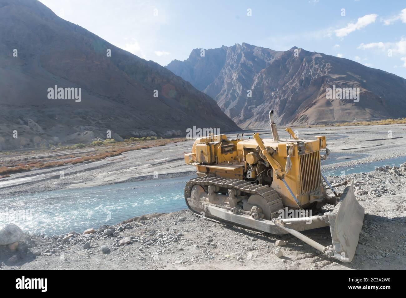 Huge Static Roller Dumping Bulldozer Excavator Road Construction Car ...