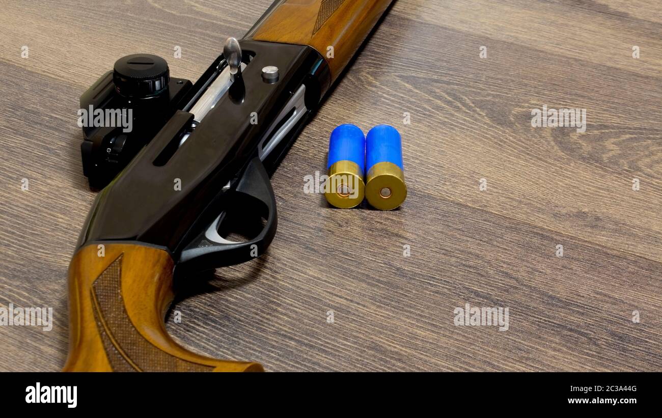 12 gauge shotgun Stock Photo - Alamy