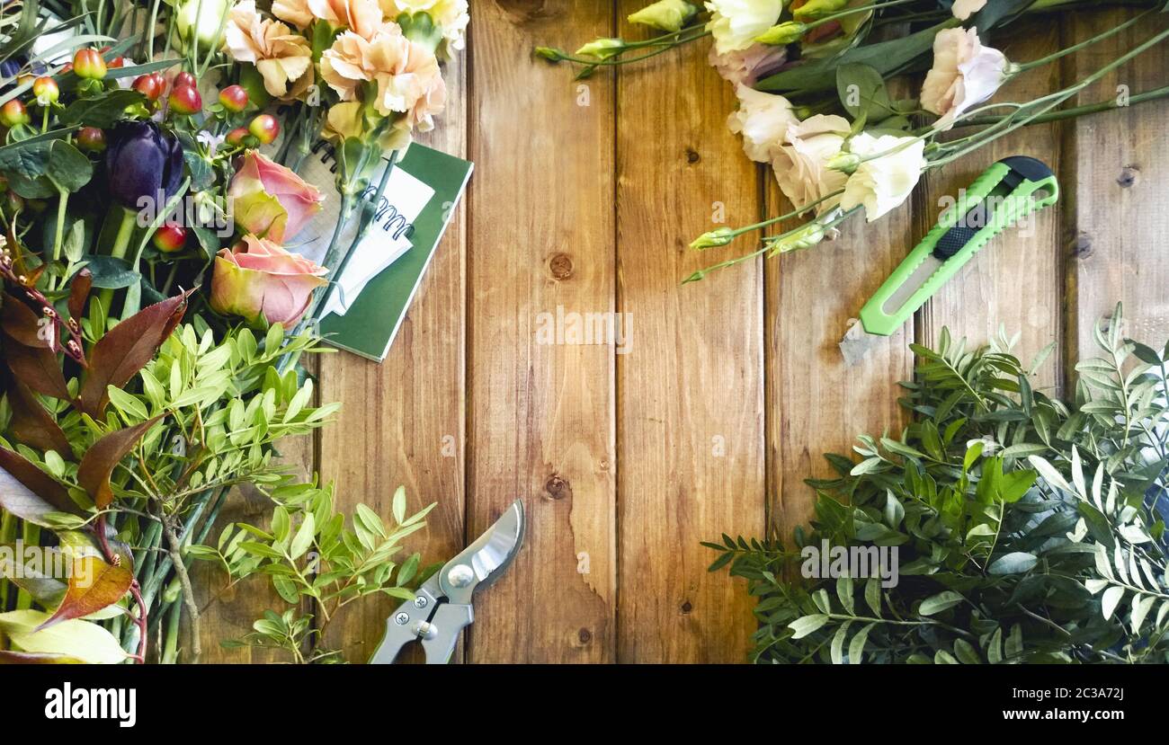 Professional florist hi-res stock photography and images - Alamy