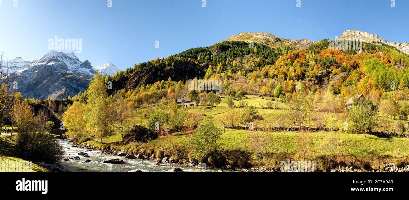Valley of the gave de gavarnie hi-res stock photography and images - Alamy