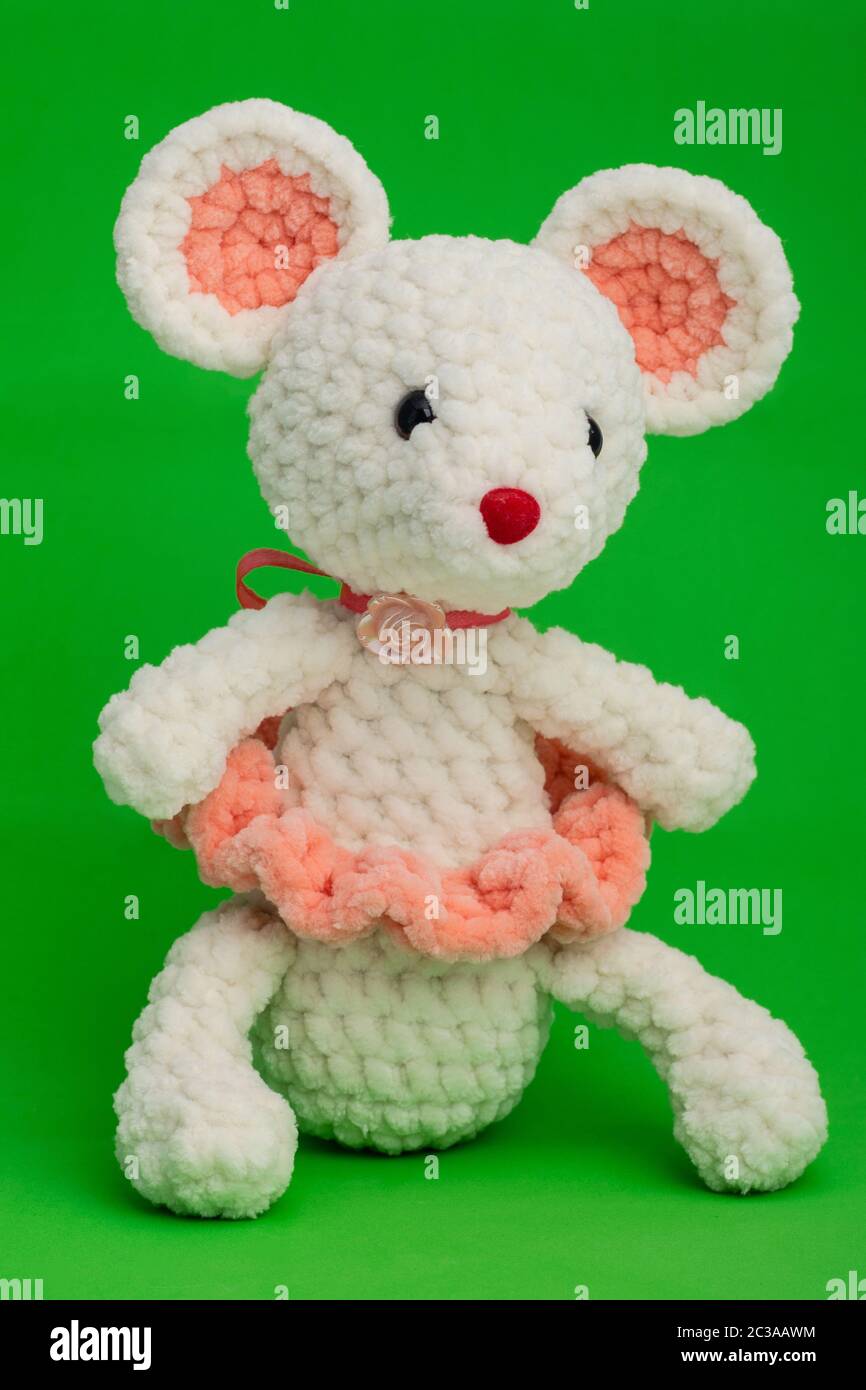 Hand knitted toy mouse hi-res stock photography and images - Alamy
