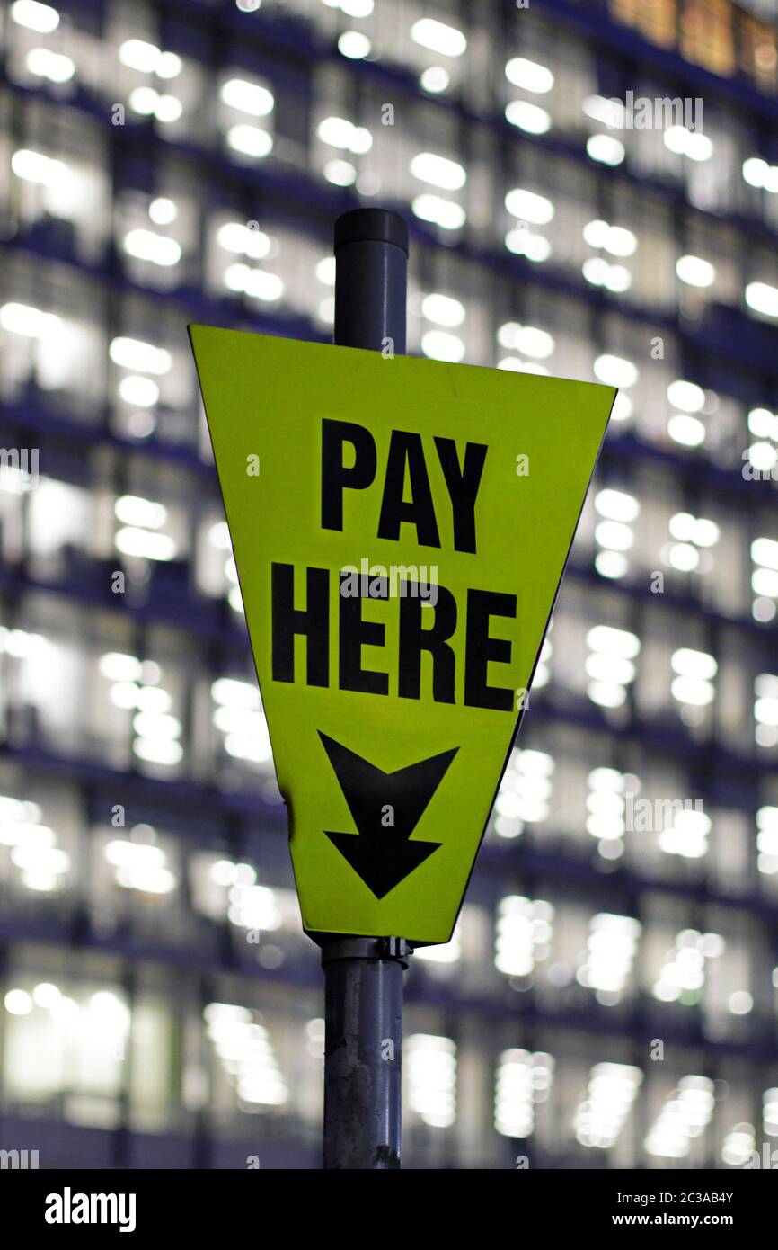 Pay park signboard hi-res stock photography and images - Alamy