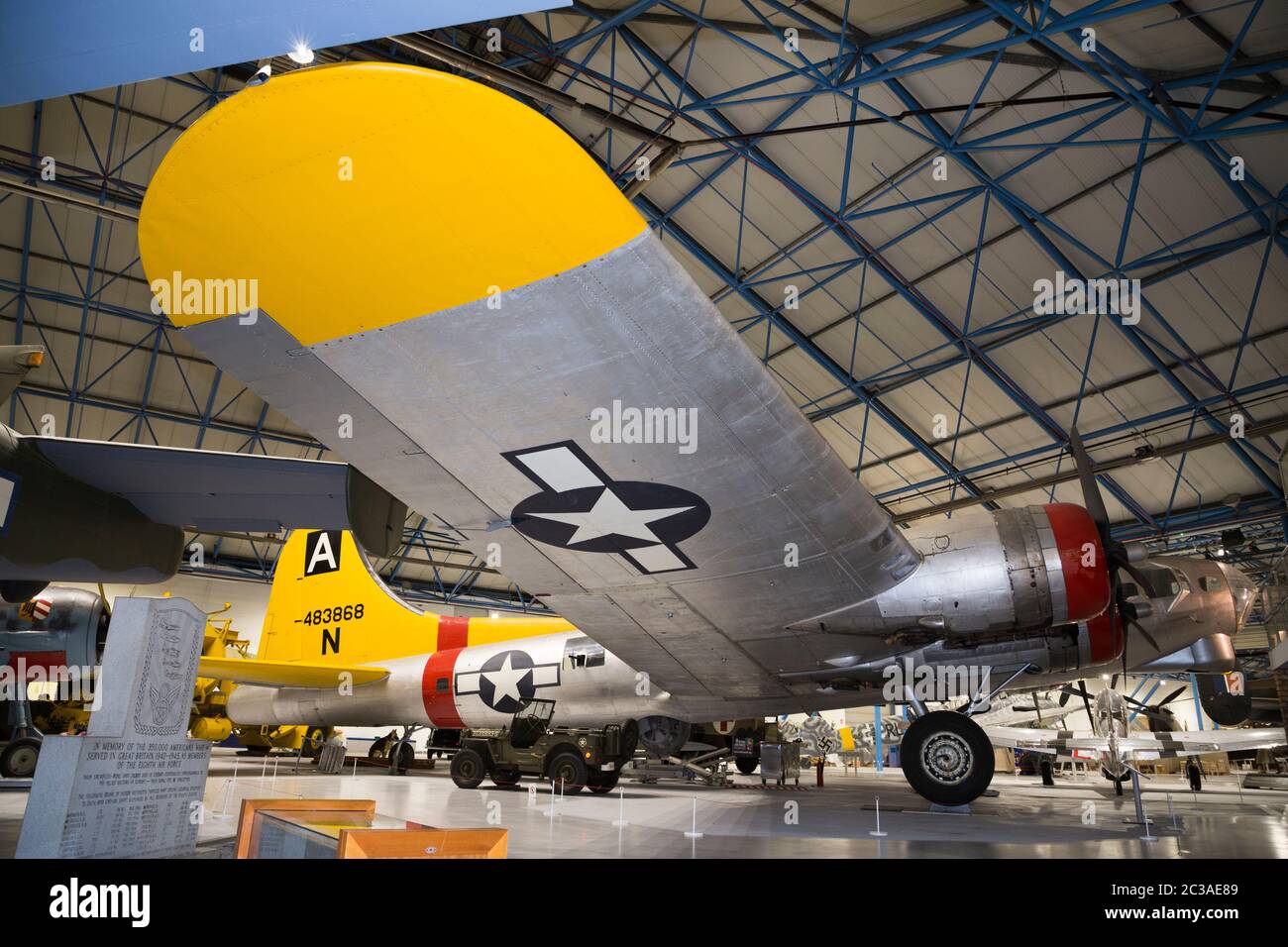 Side view showing under the wing of a Boeing B17 Flying Fortress World ...