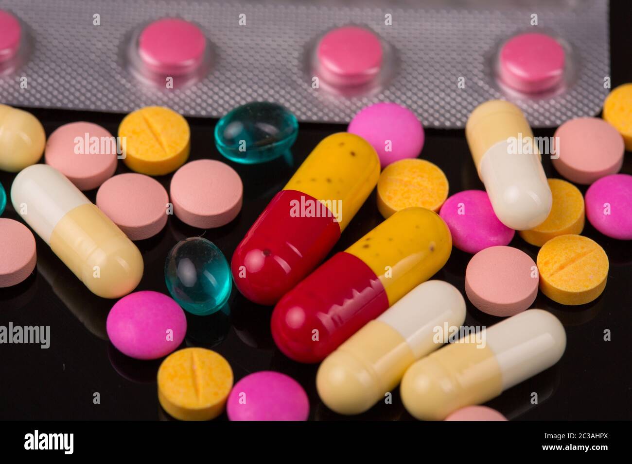 different tablets pills capsule heap mix therapy drugs Stock Photo - Alamy