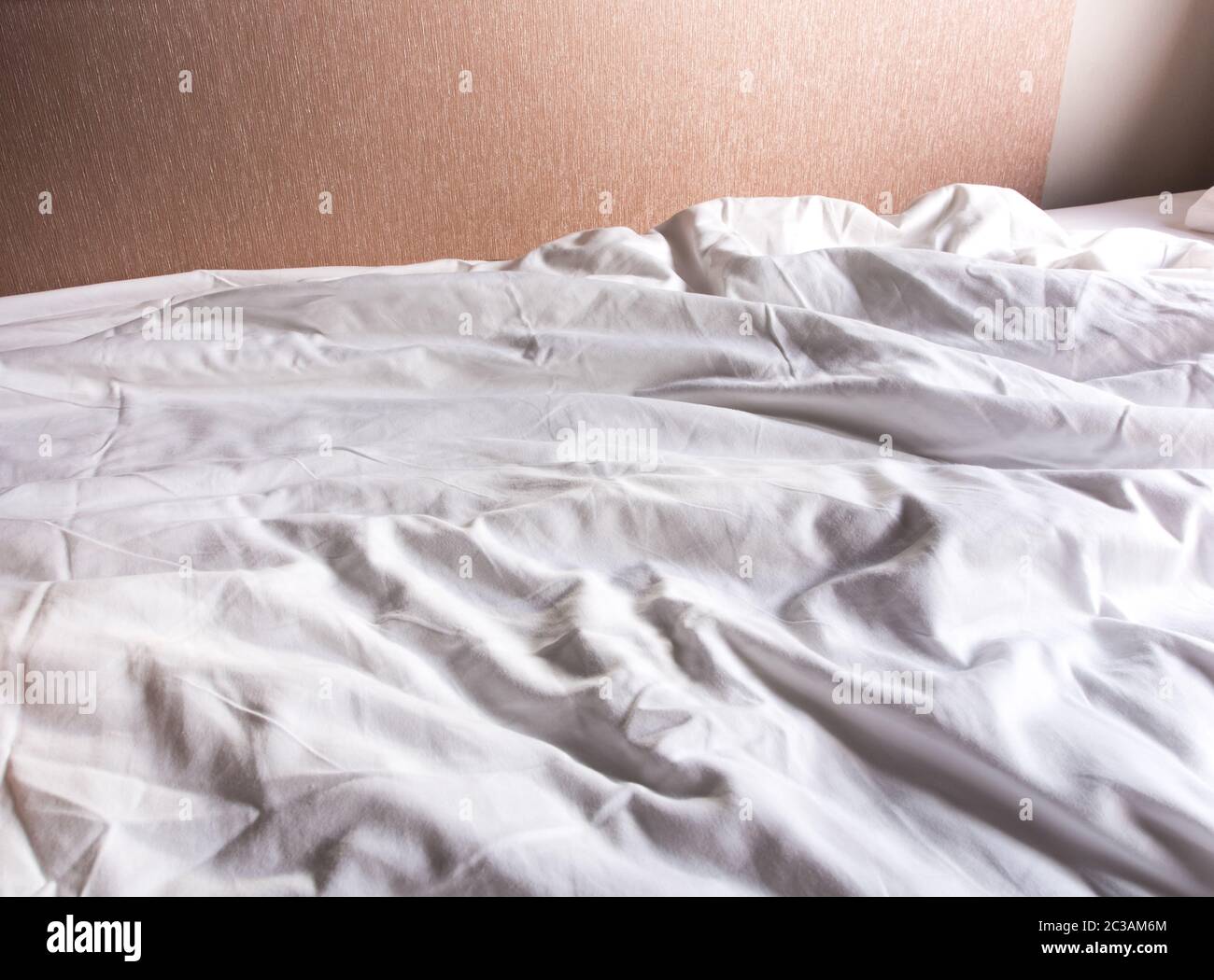 White blanket crumpled on the bed Stock Photo - Alamy