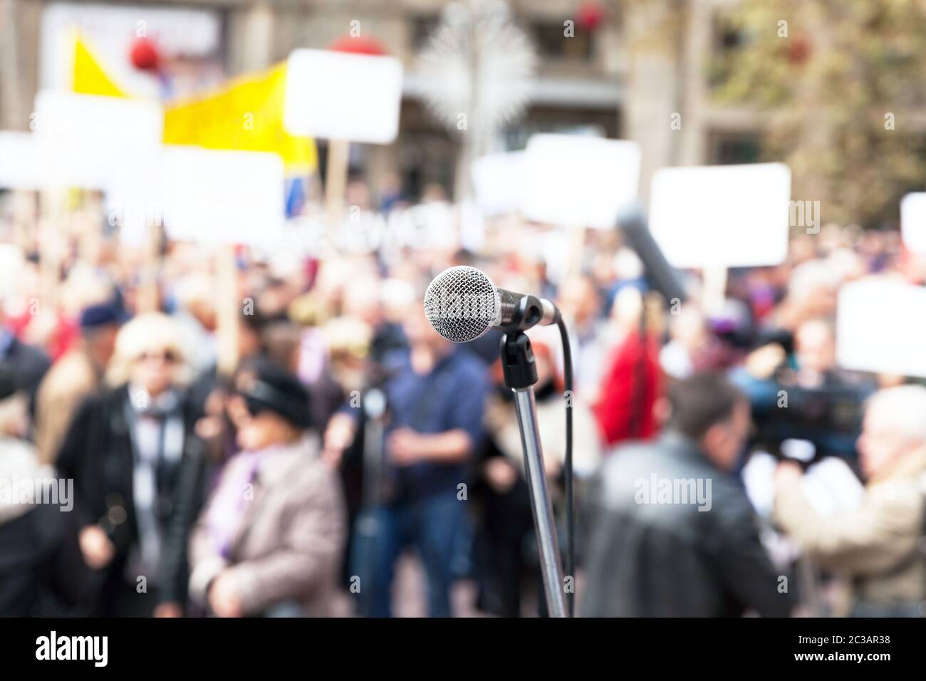 Microphone in focus against blurred crowd Stock Photo - Alamy