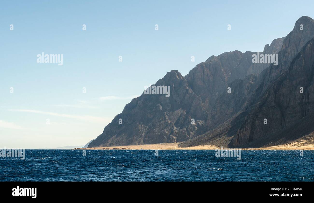 Red sea shore hi-res stock photography and images - Alamy