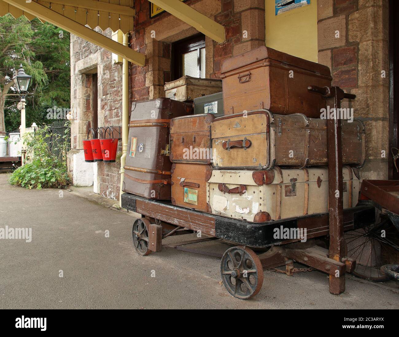 Vintage luggage trolley hi-res stock photography and images - Alamy