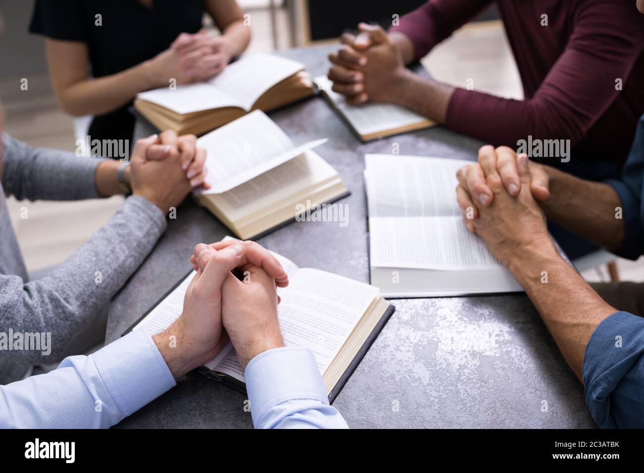 Overhead open books book hi-res stock photography and images - Alamy