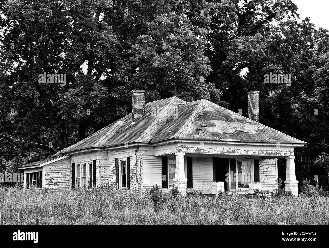 An Abandoned Run Down Farmhouse Stock Photo - Alamy