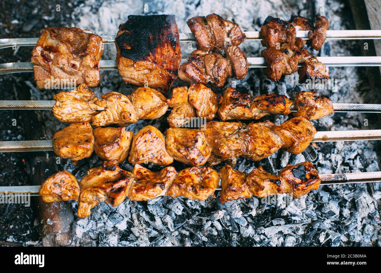 Open air cooking cook dinner hi-res stock photography and images - Alamy