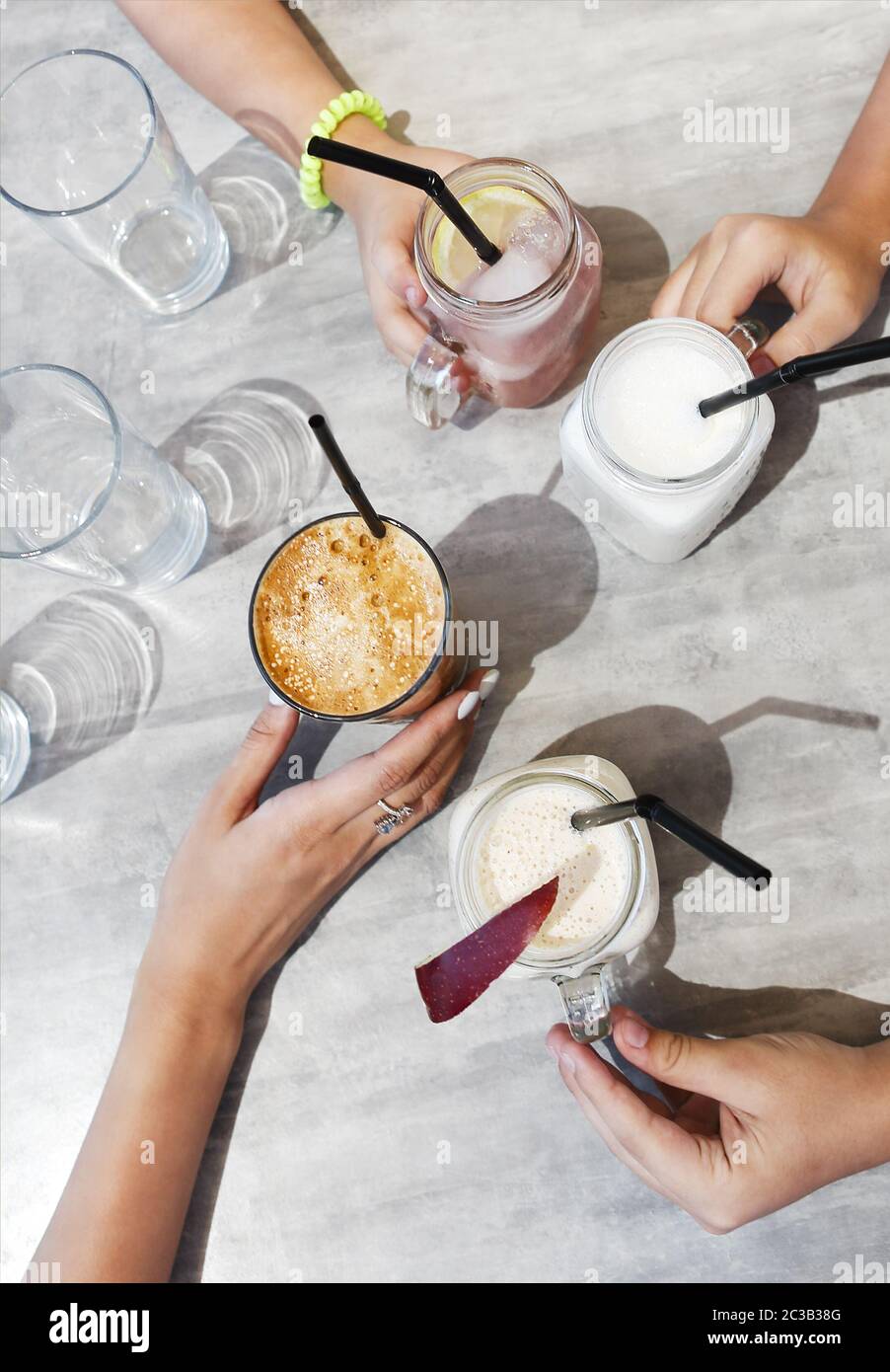 Family restaurant drinks hi-res stock photography and images - Alamy