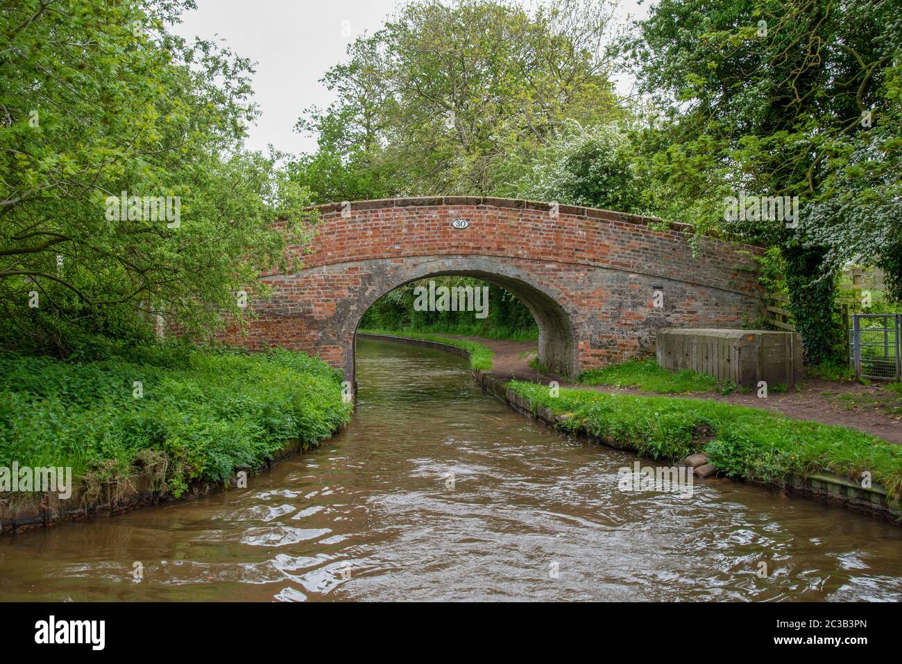 Stone bridge over the llangollen canal hi-res stock photography and ...