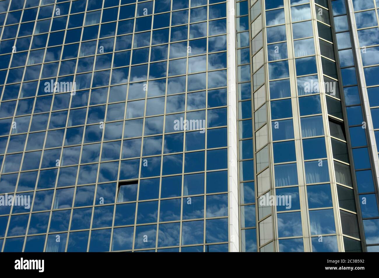 Mirror glass building elevation hi-res stock photography and images - Alamy