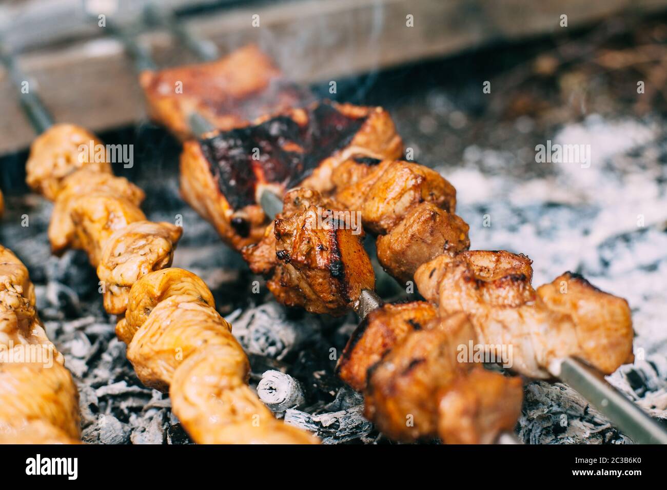 Open air cooking cook dinner hi-res stock photography and images - Alamy