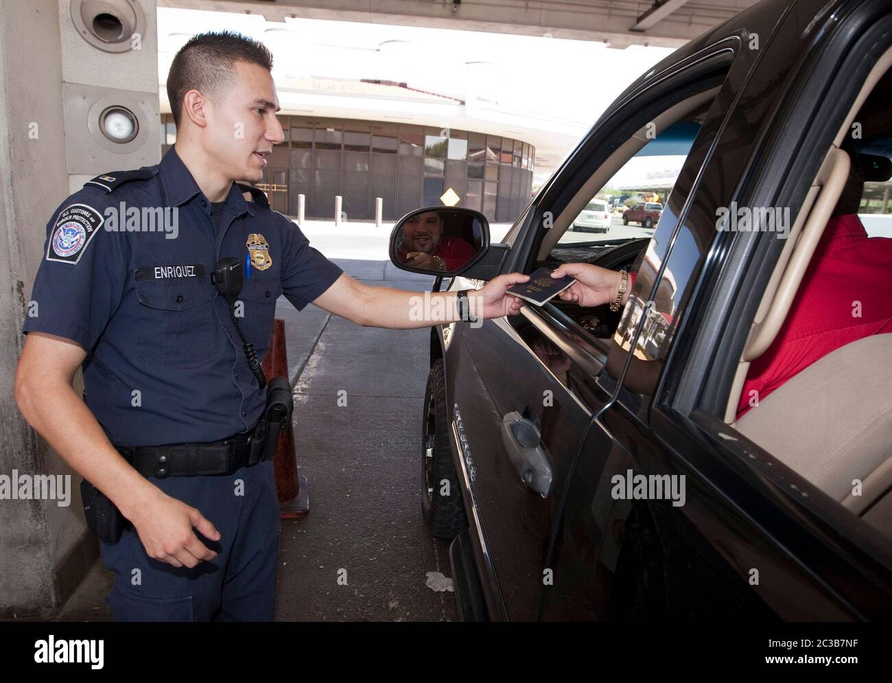 Customs inspection hi-res stock photography and images - Alamy