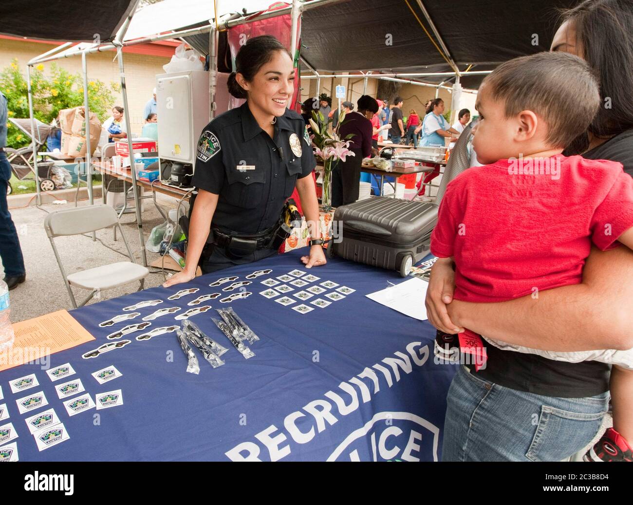 Latina female police officer hi-res stock photography and images - Alamy