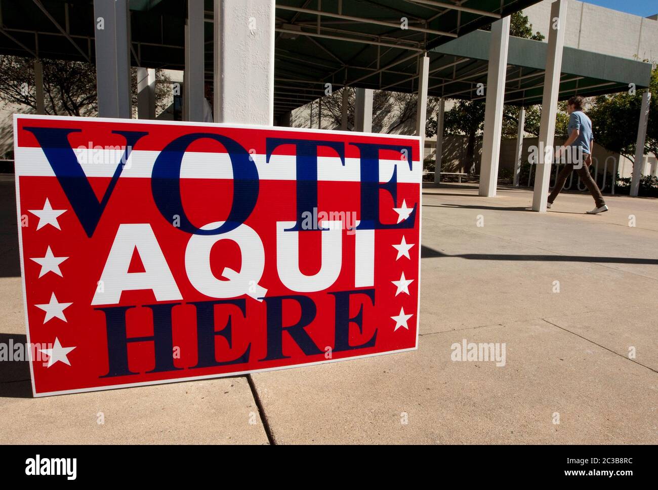 Polling place in school hi-res stock photography and images - Alamy
