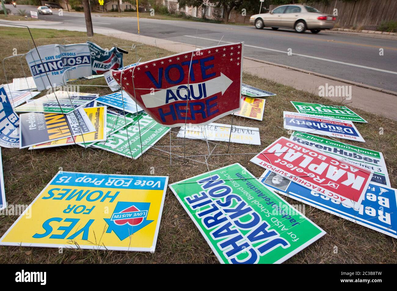 Bond campaign hi-res stock photography and images - Alamy
