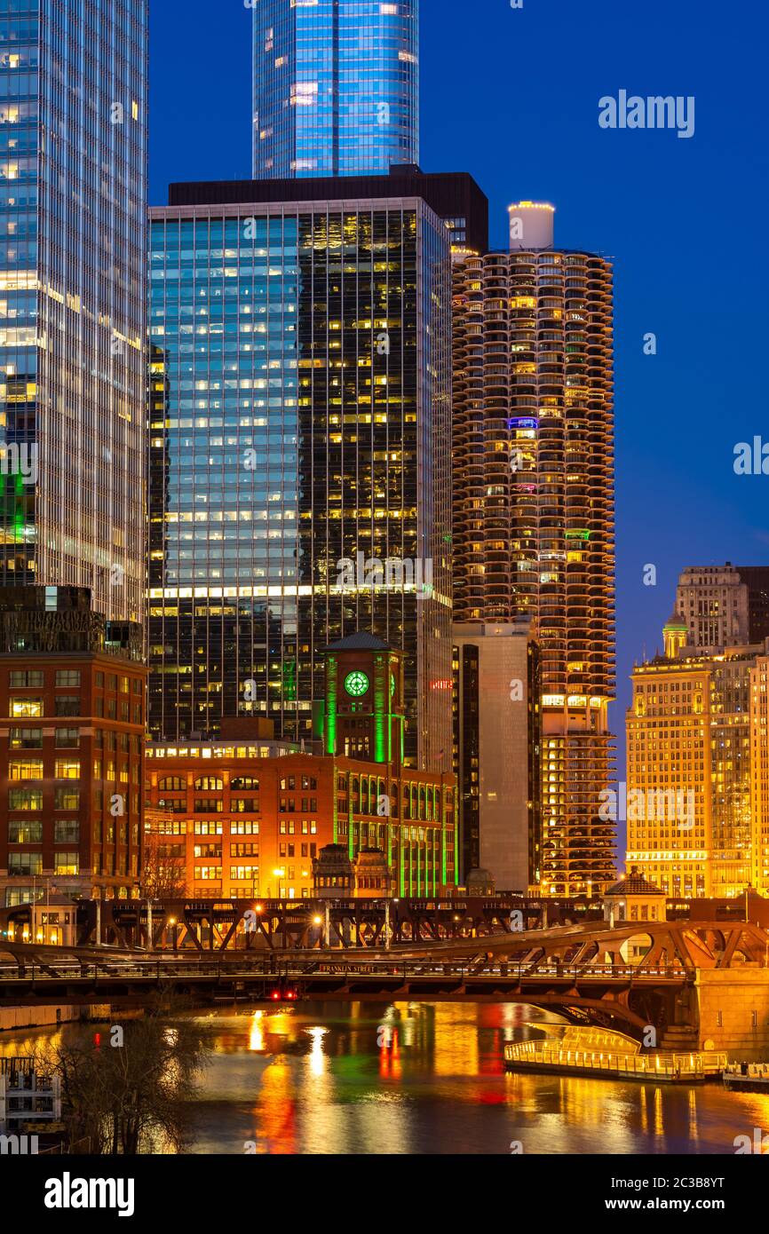 City of Chicago downtown and Chicago River sunset night in Chicago ...