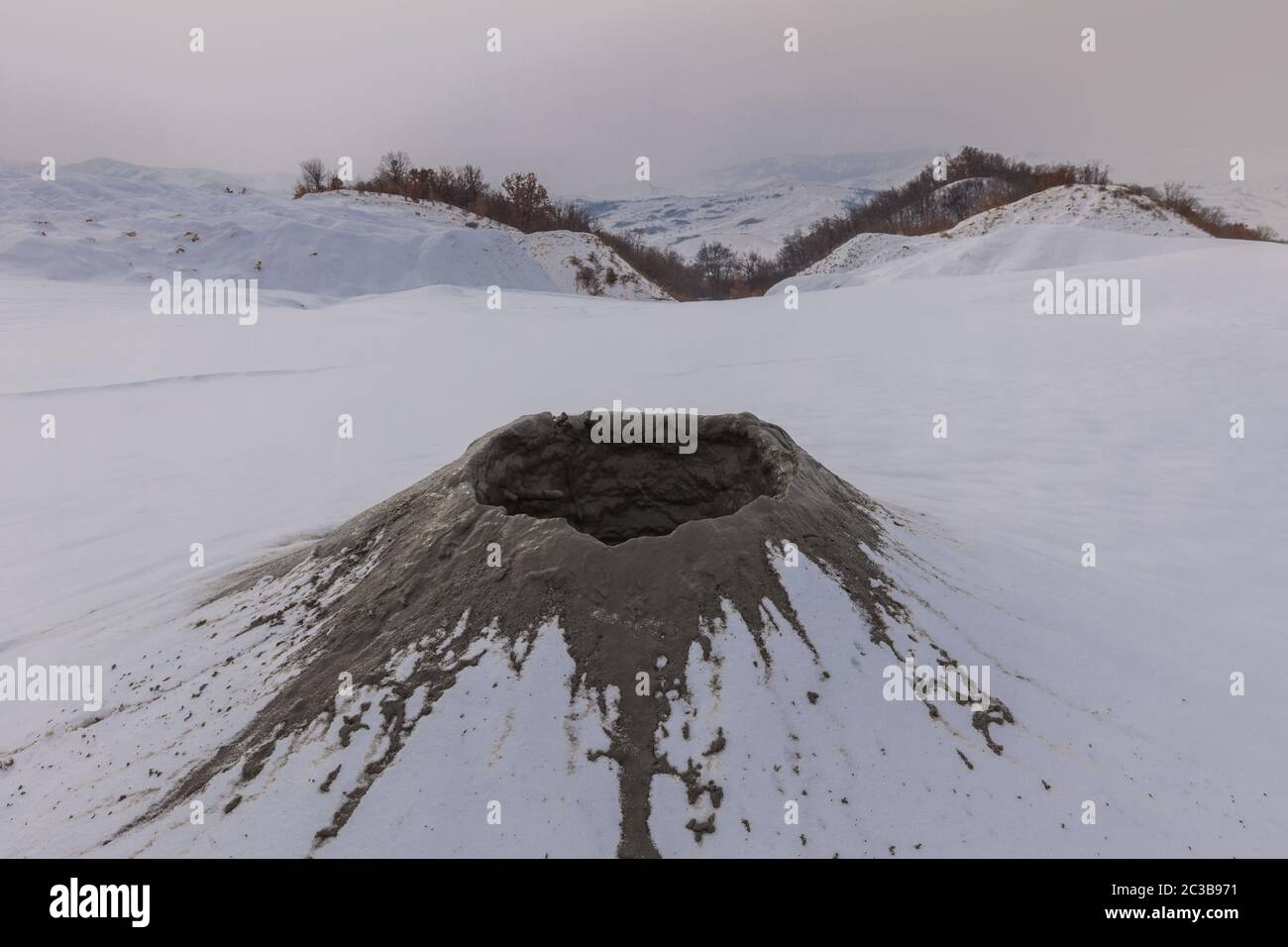 Volcanoes in winter hi-res stock photography and images - Alamy