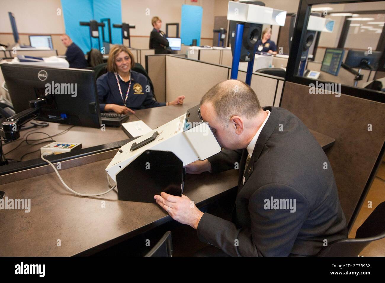 Department of motor vehicles worker hi-res stock photography and images ...