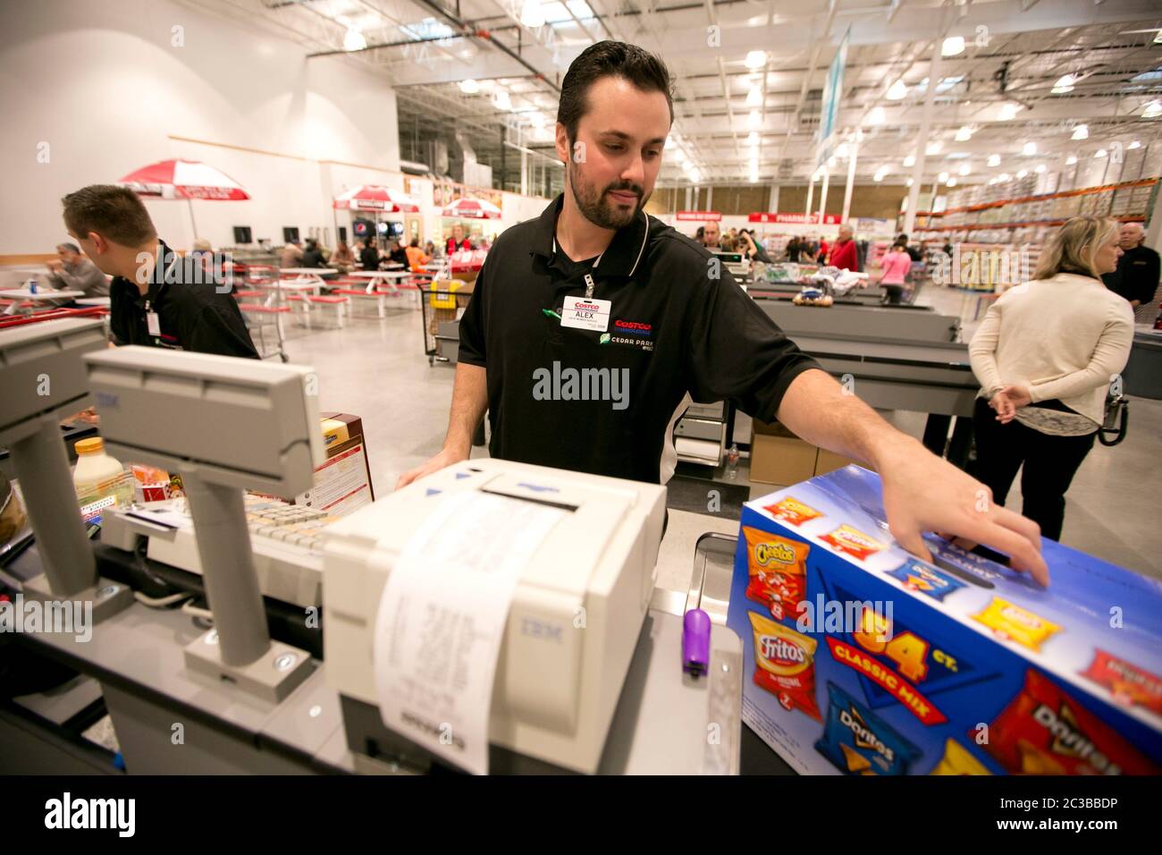 Costco And Employees High Resolution Stock Photography and Images - Alamy