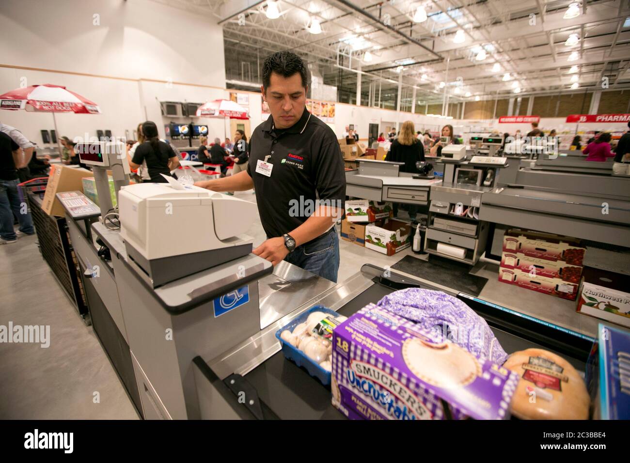 Costco And Employees High Resolution Stock Photography and Images - Alamy