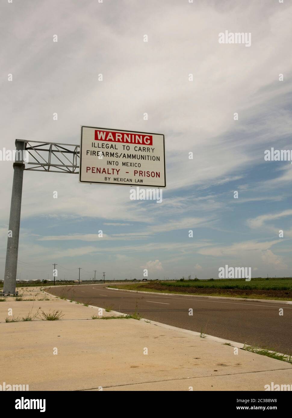 firearm sign close to Texas-Mexico border - Sign posted on road towards ...