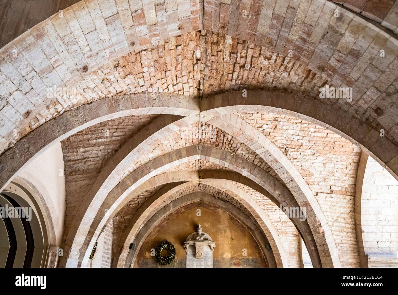 Cross vault hi-res stock photography and images - Alamy