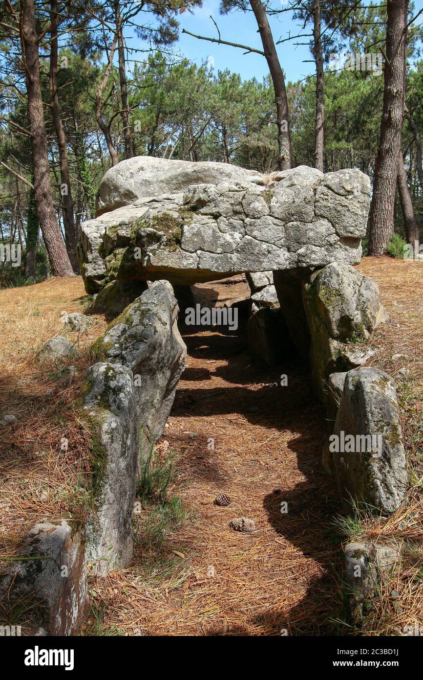 Mane Kerioned Dolmens also dolmen House of the Dwarfs - megalithic ...