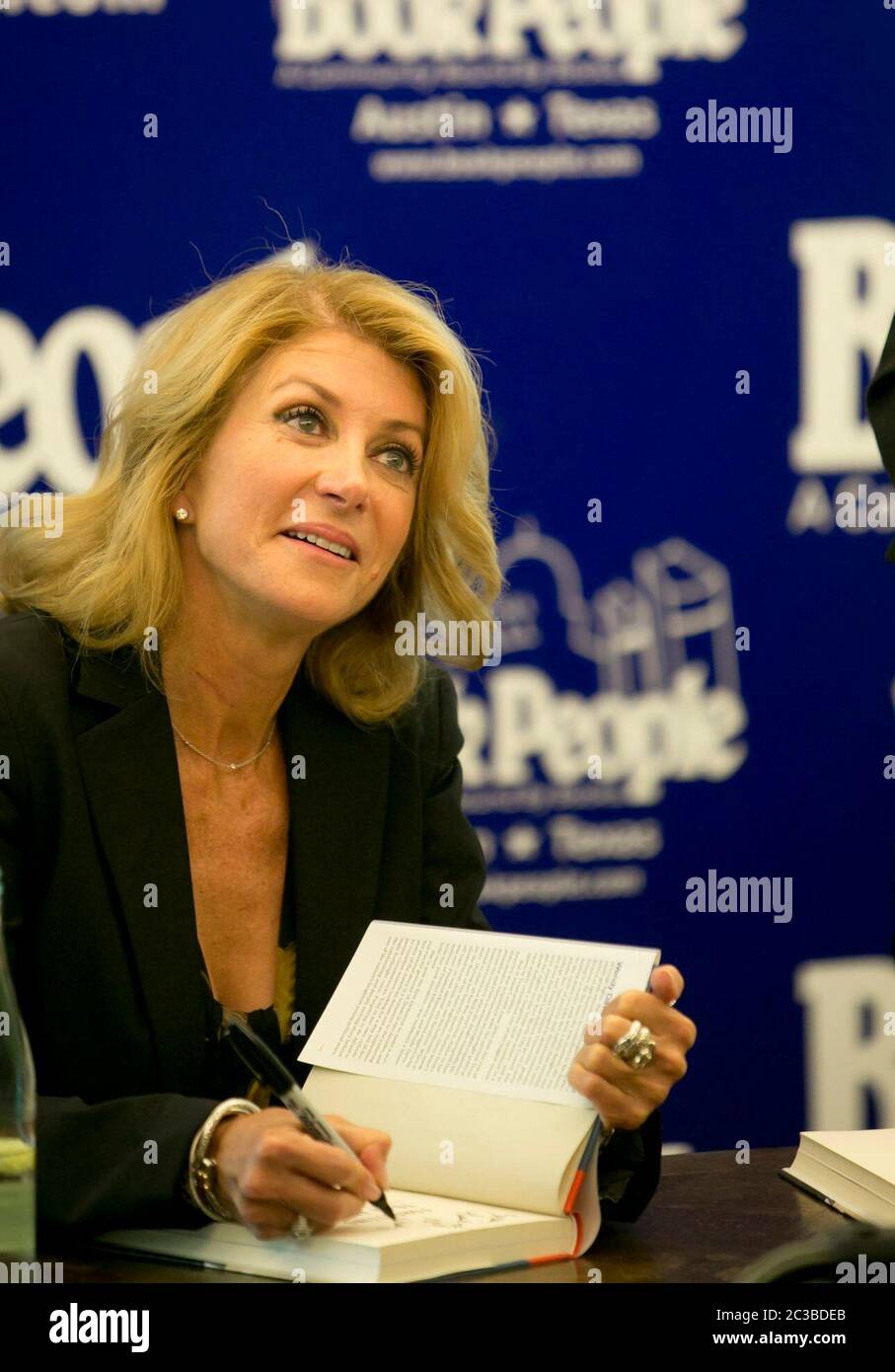 Senator Wendy Davis book signing - September 11th, 2014 Austin, Texas ...